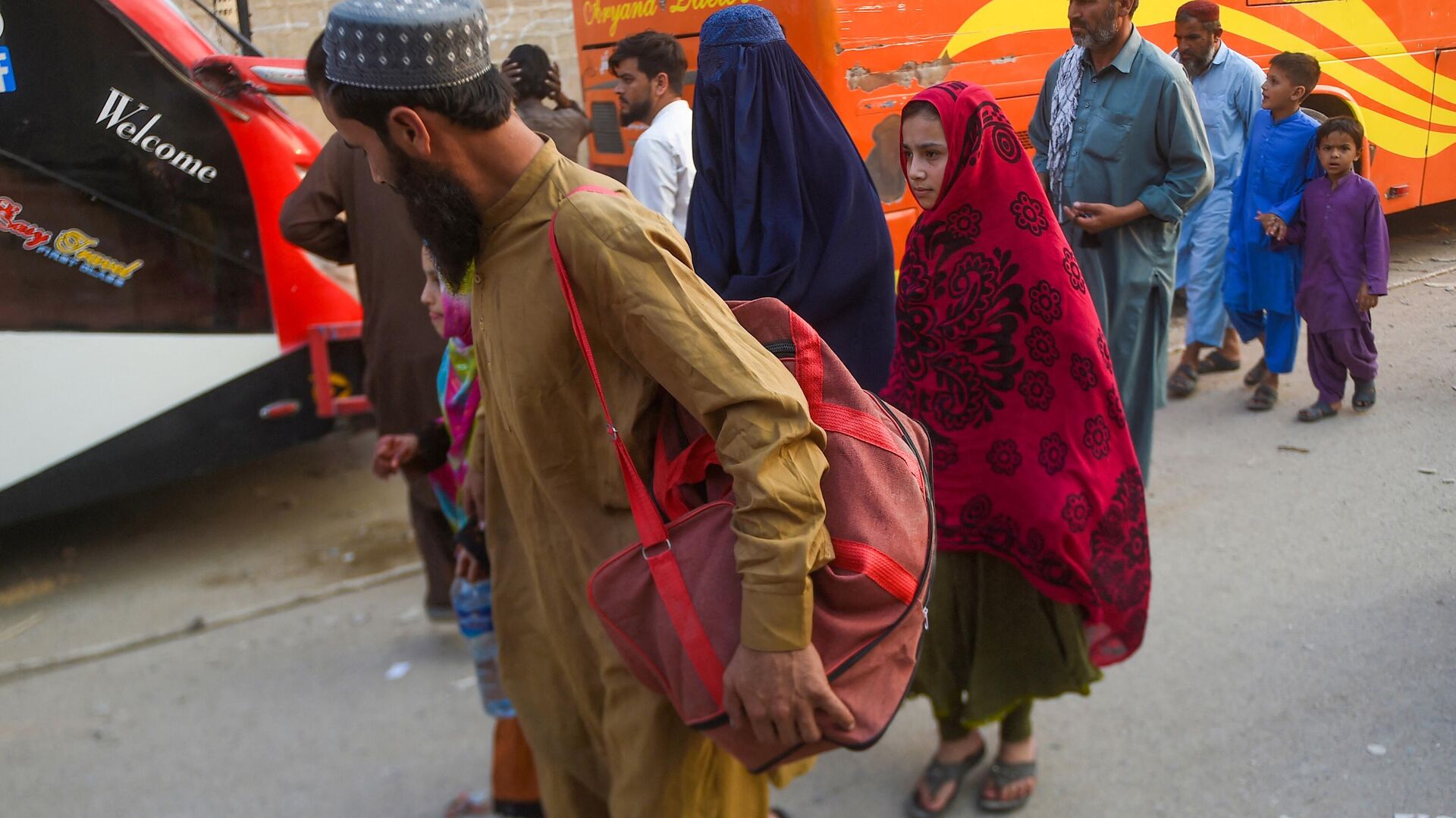 Pakistan Suspends Deportation of Afghanistani Refugees - Rudabe Applied ...
