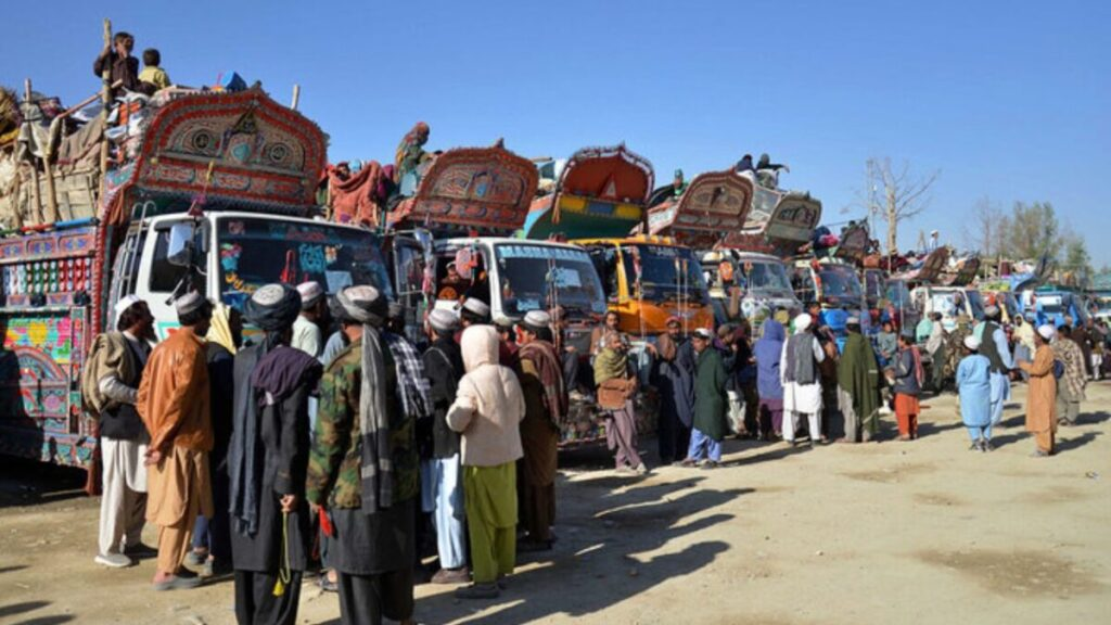 Pakistan and Iran Expel Over 7,000 Afghanistani Migrants in a Single ...