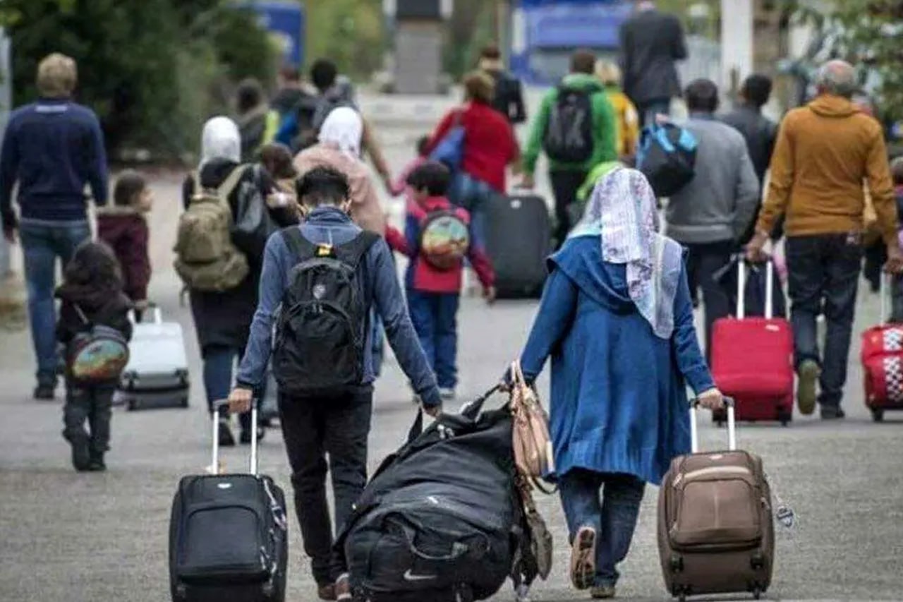 Pakistan Expels 120,000 Afghanistani Refugees in Ten Days as Taliban ...